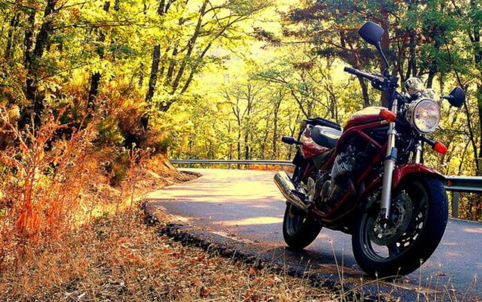 8 Safety Tips for Autumn Motorcycle Riding : Motorcycling 2024