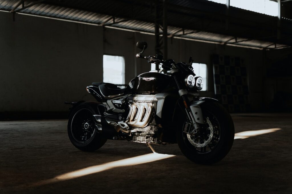 3 Benefits of Enclosed Motorcycle Shipping in 2024 : Motorcycling 2024